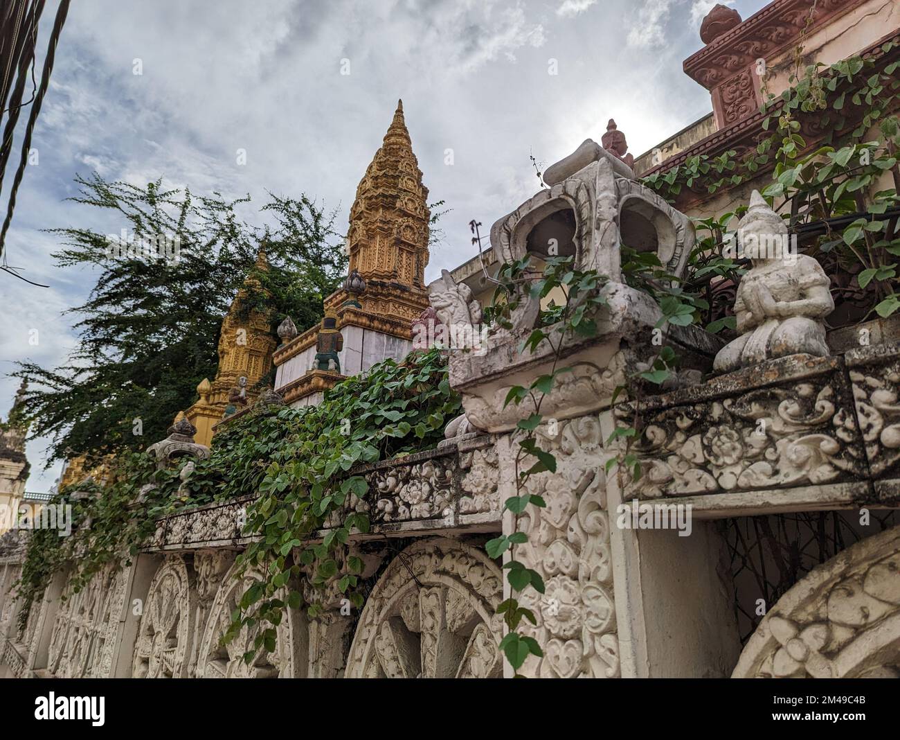 Low angle shot of an old Asian style building with beautiful ornaments ...