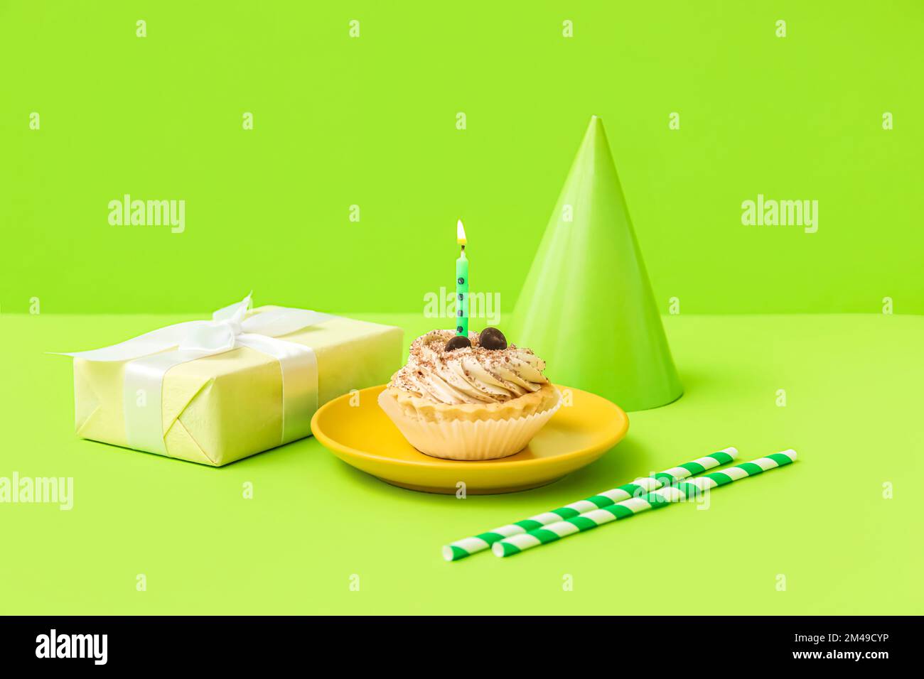 Cake with straws hi-res stock photography and images - Alamy