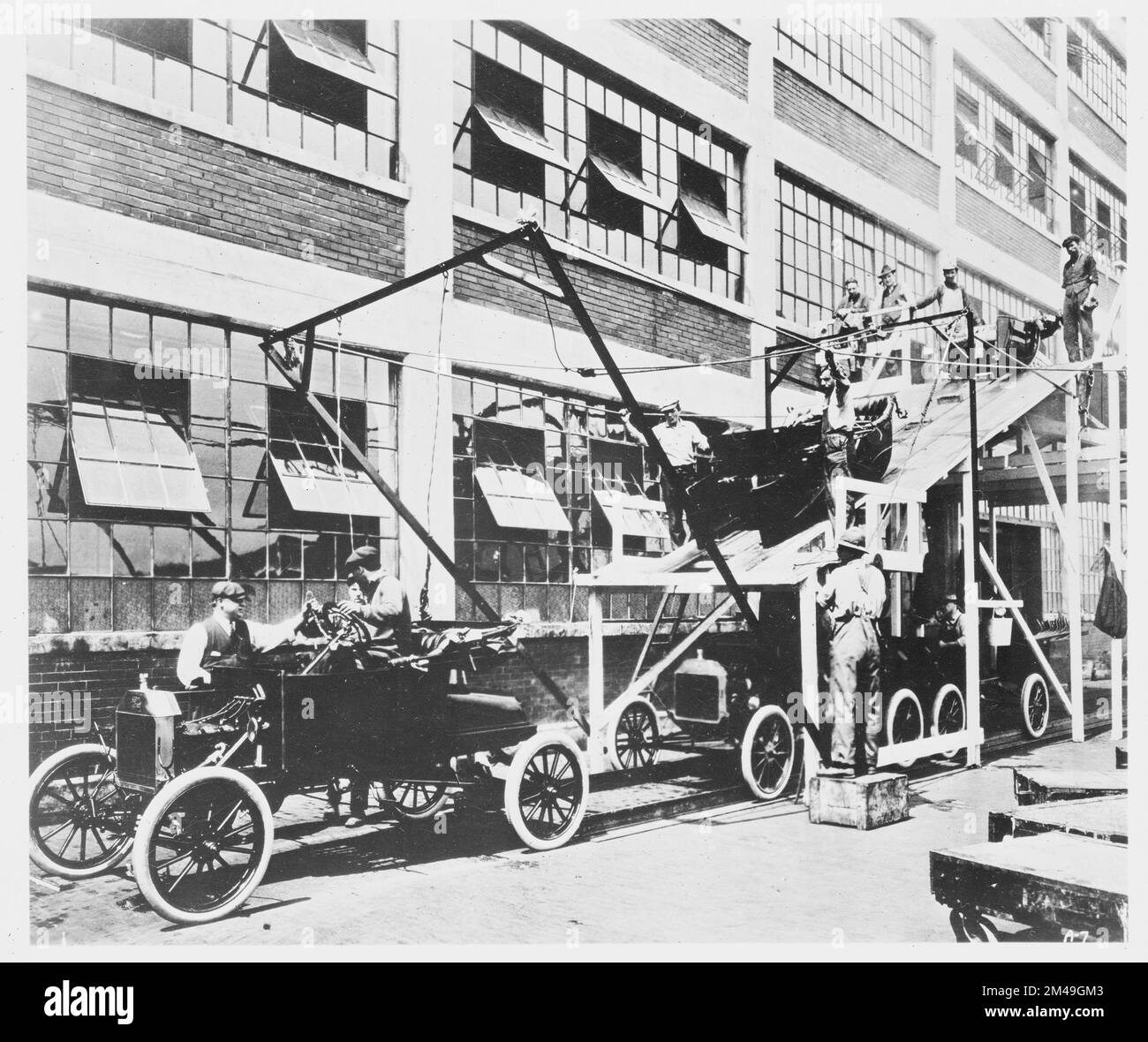 Ford assembly line hi-res stock photography and images - Alamy