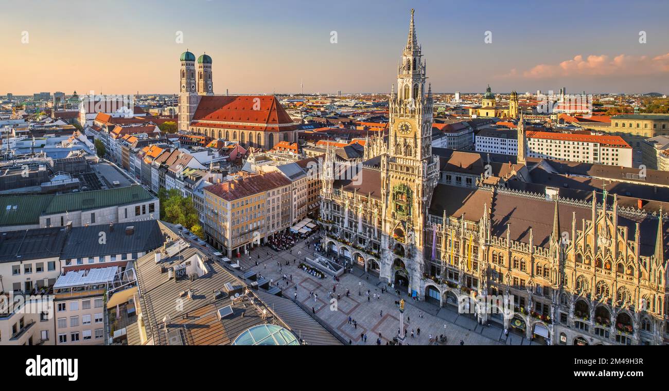 Marienplatz in the old town with town hall and Church of Our Lady ...