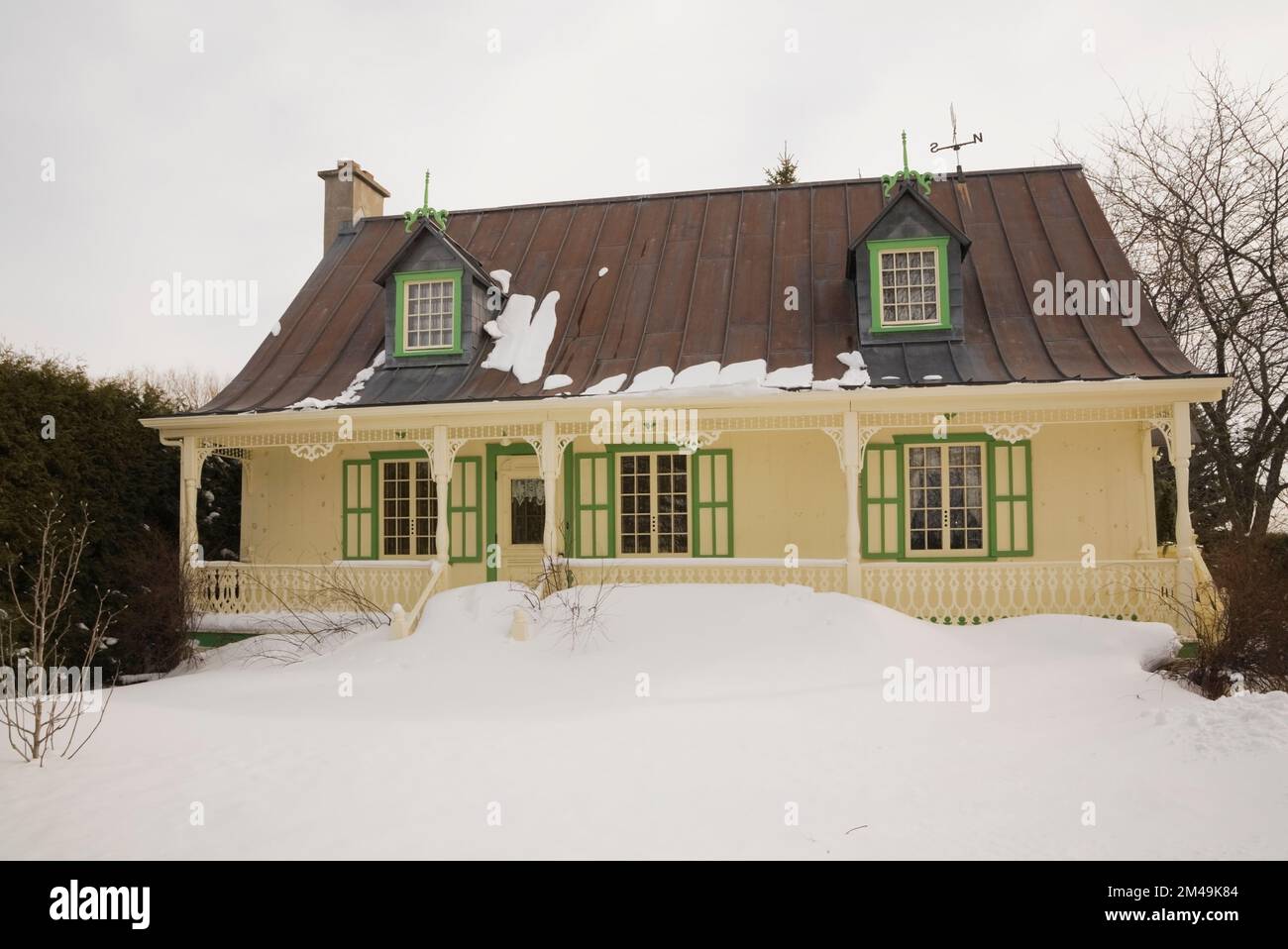 1977 built replica of old 1800s Canadiana cottage style log home with ...