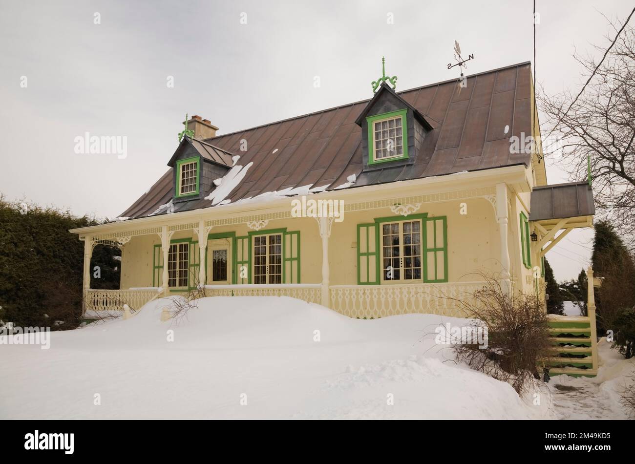 Wood cladding house hi-res stock photography and images - Alamy