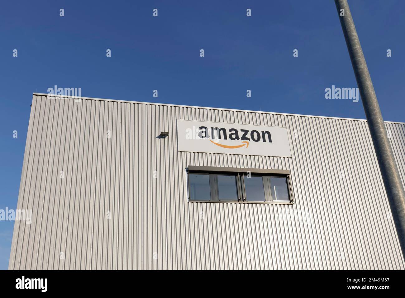 Amazon logistics logo hi-res stock photography and images - Alamy