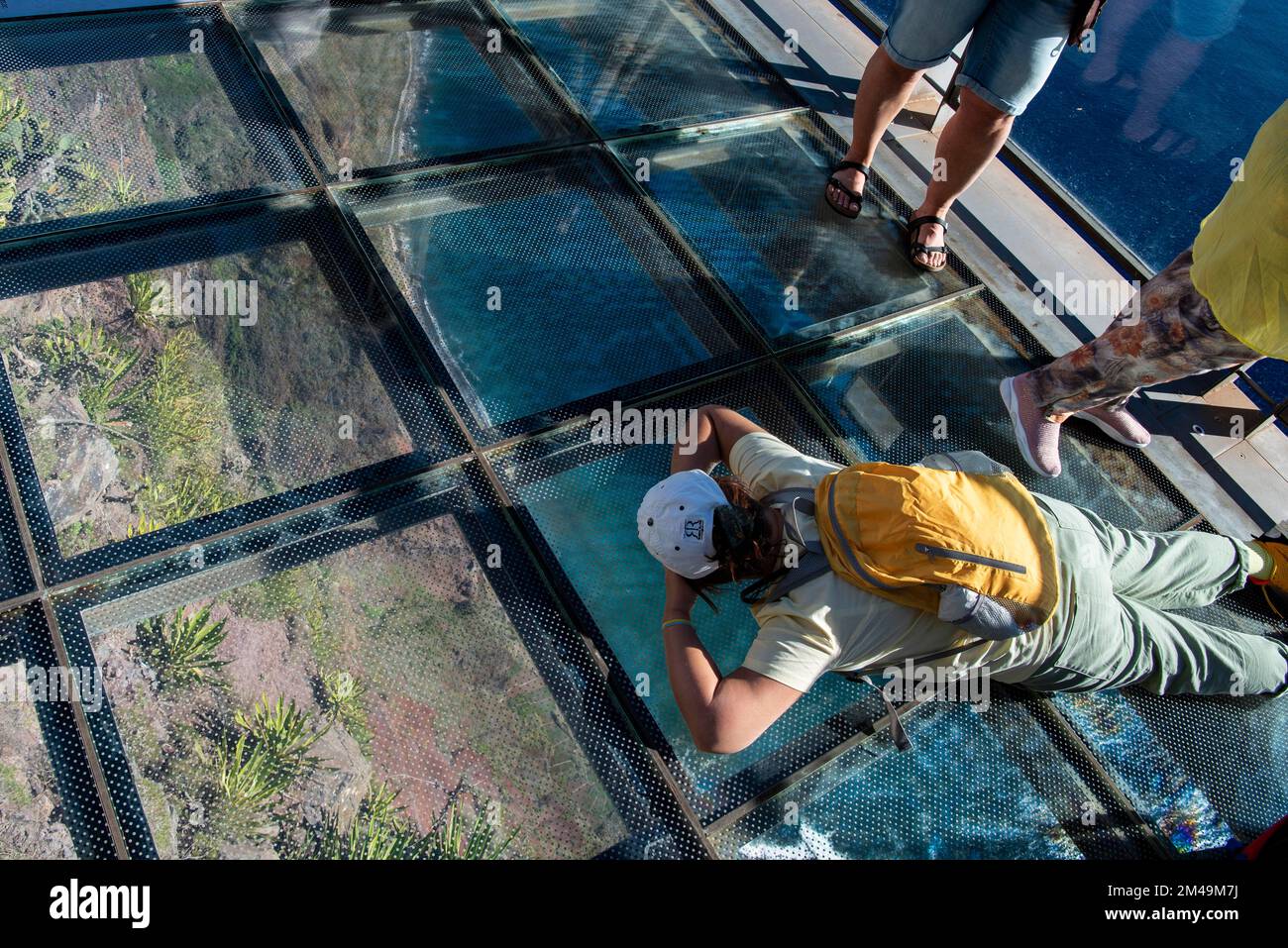 Tourist looks through the glass floor 580 metres into the depths, Glass ...