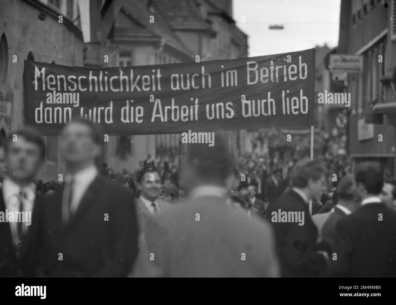 Against the emergency laws and for a respect of nuclear weapons a ...