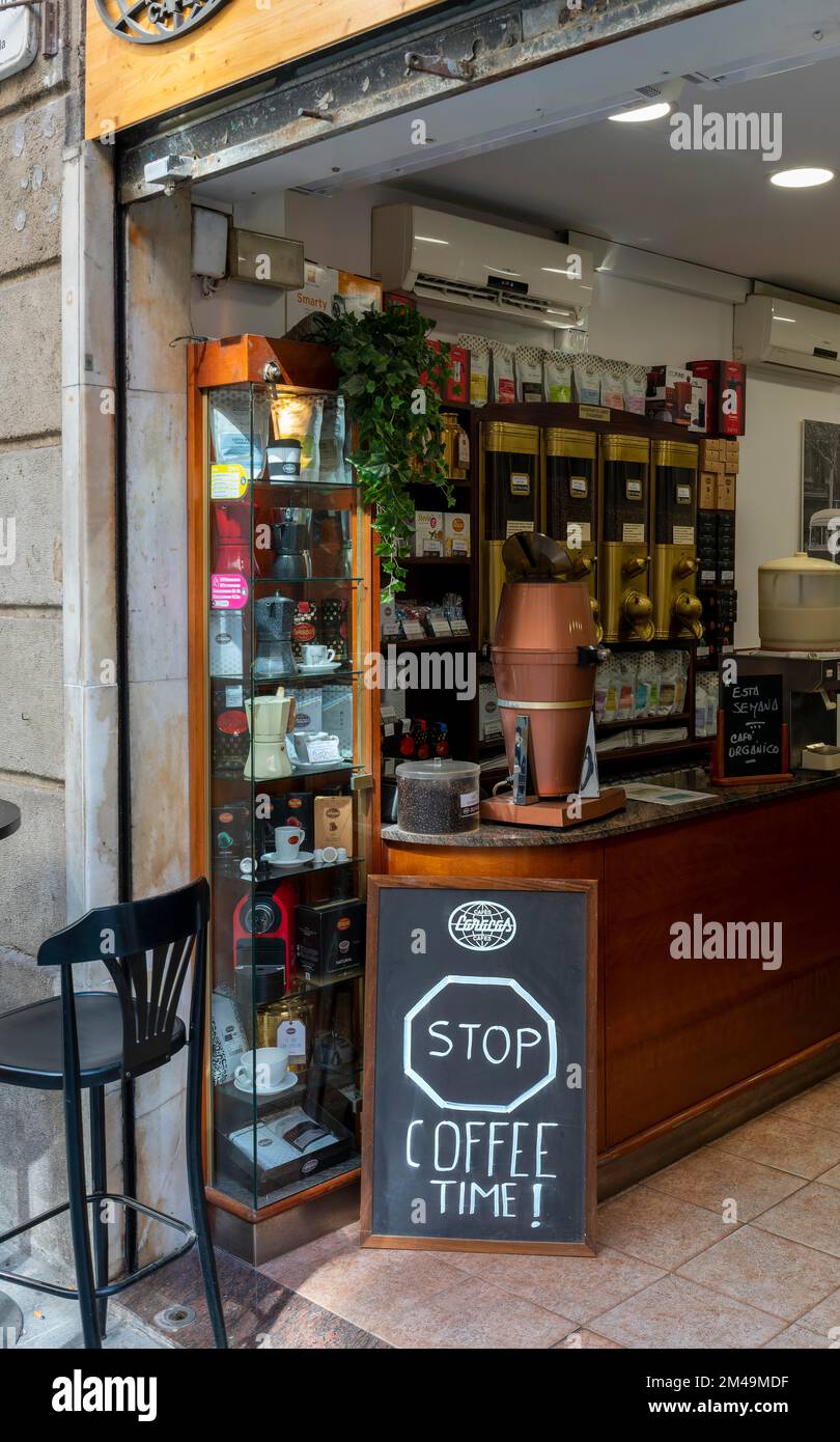 Barcelona cafe hi-res stock photography and images - Alamy