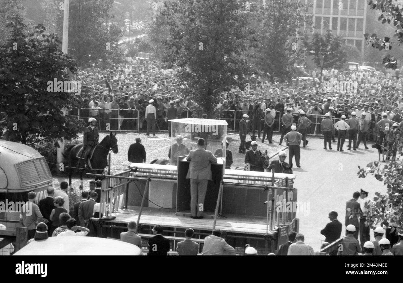 In the election campaign for the 1969 Bundestag elections, the neo-Nazi ...