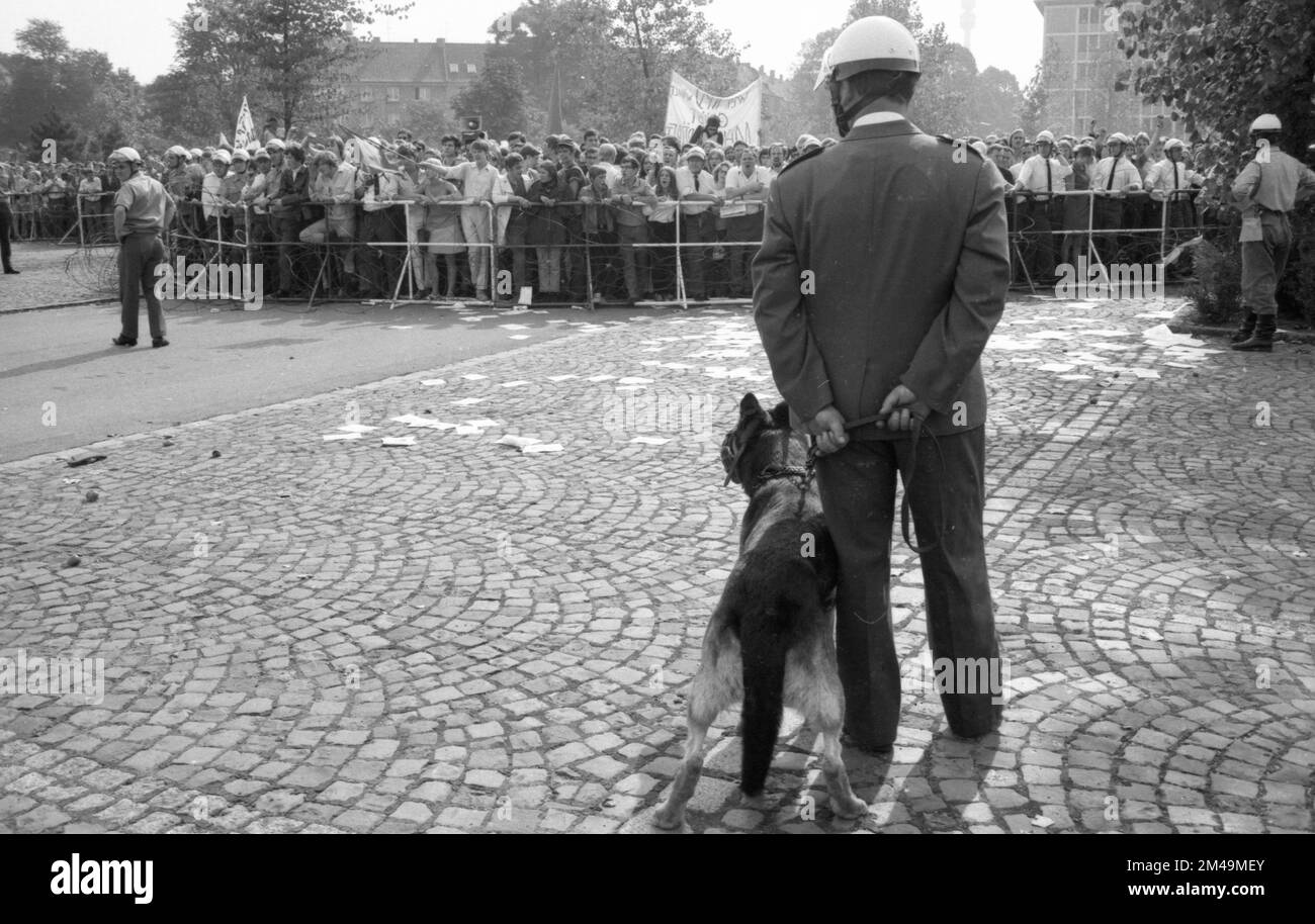 In the election campaign for the 1969 Bundestag elections, the neo-Nazi ...