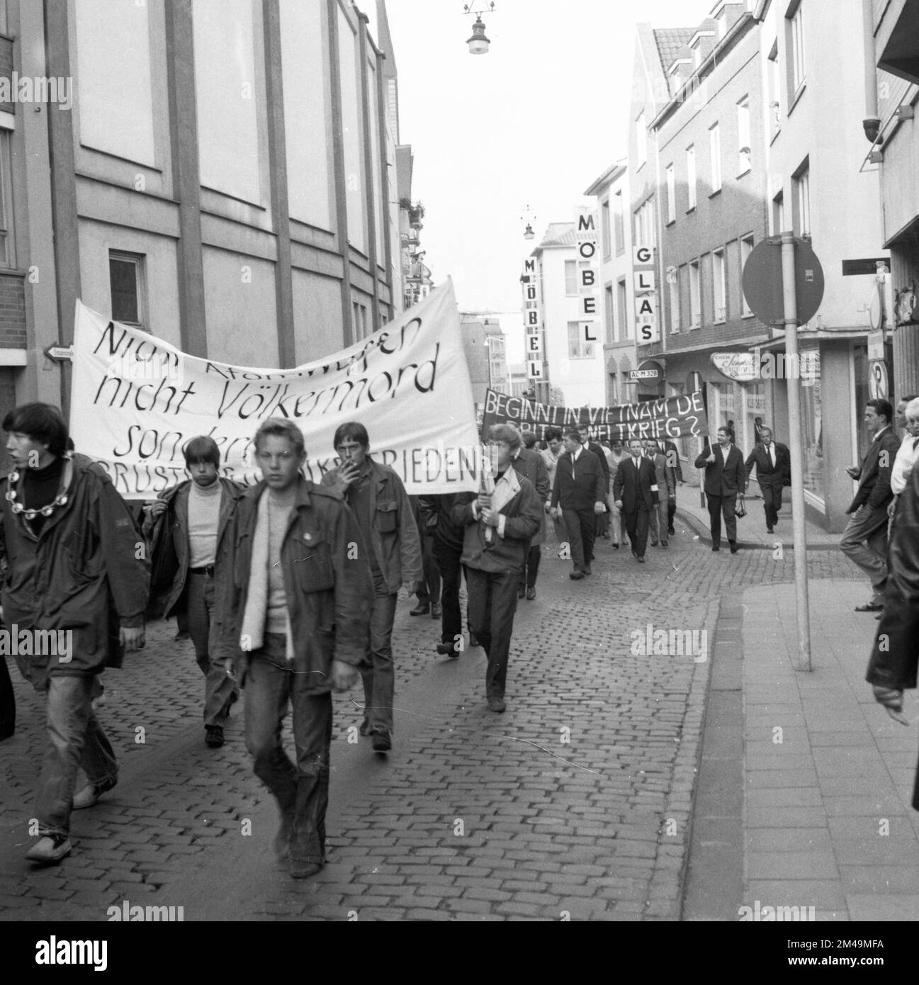 The anti-war day celebrated by trade unions and other democratic ...