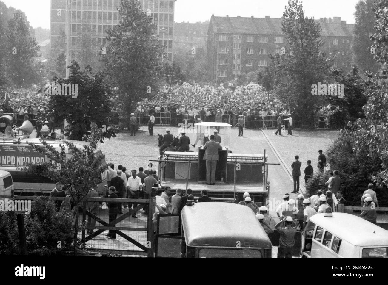 In the election campaign for the 1969 Bundestag elections, the neo-Nazi ...