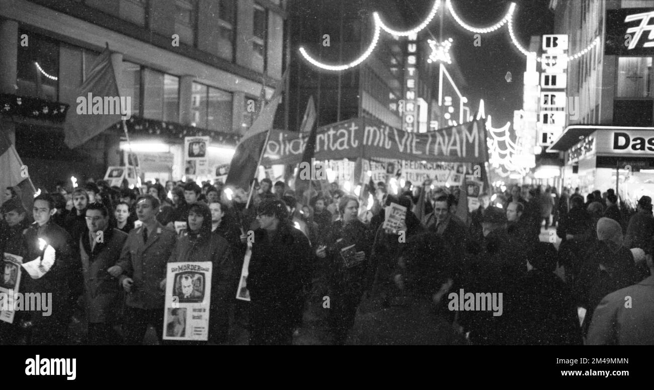 The communist-oriented SDAJ (Socialist Workers' Youth of Germany ...