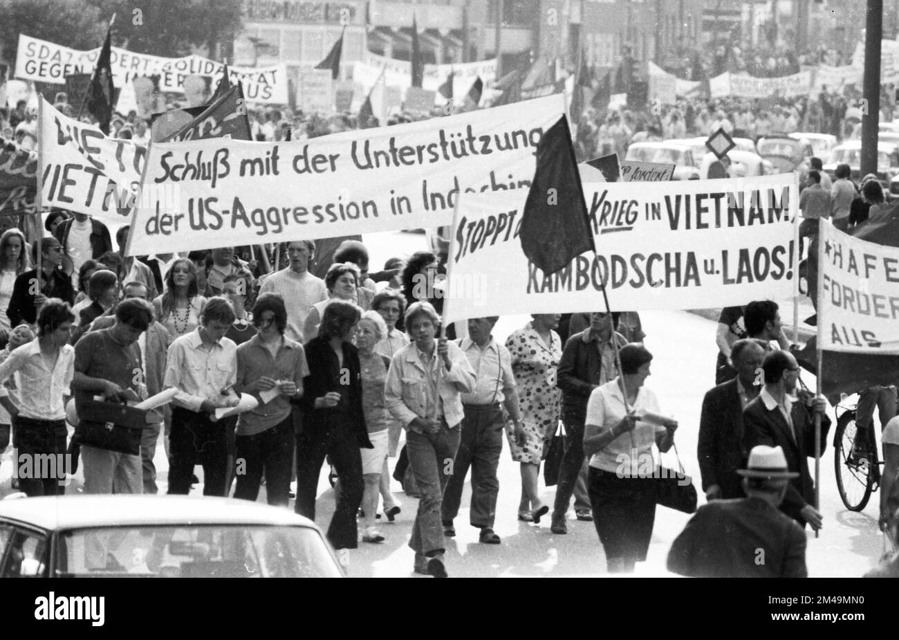 The communist-oriented SDAJ (Socialist Workers' Youth of Germany ...