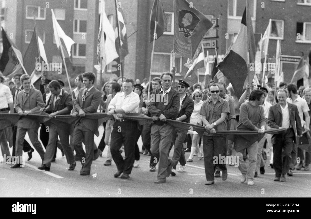 The communist-oriented SDAJ (Socialist Workers' Youth of Germany ...