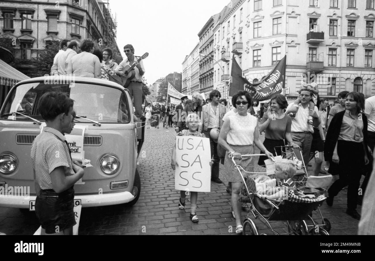 The communist-oriented SDAJ (Socialist Workers' Youth of Germany ...