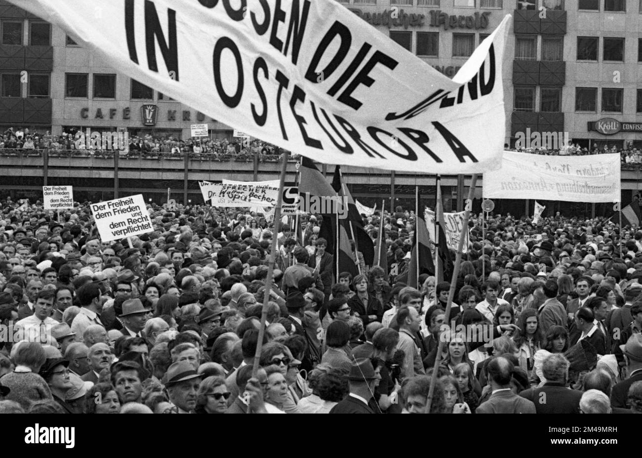 The Sudeten German Day, here in Nuremberg on 1. 6. 1971, was a mixture ...
