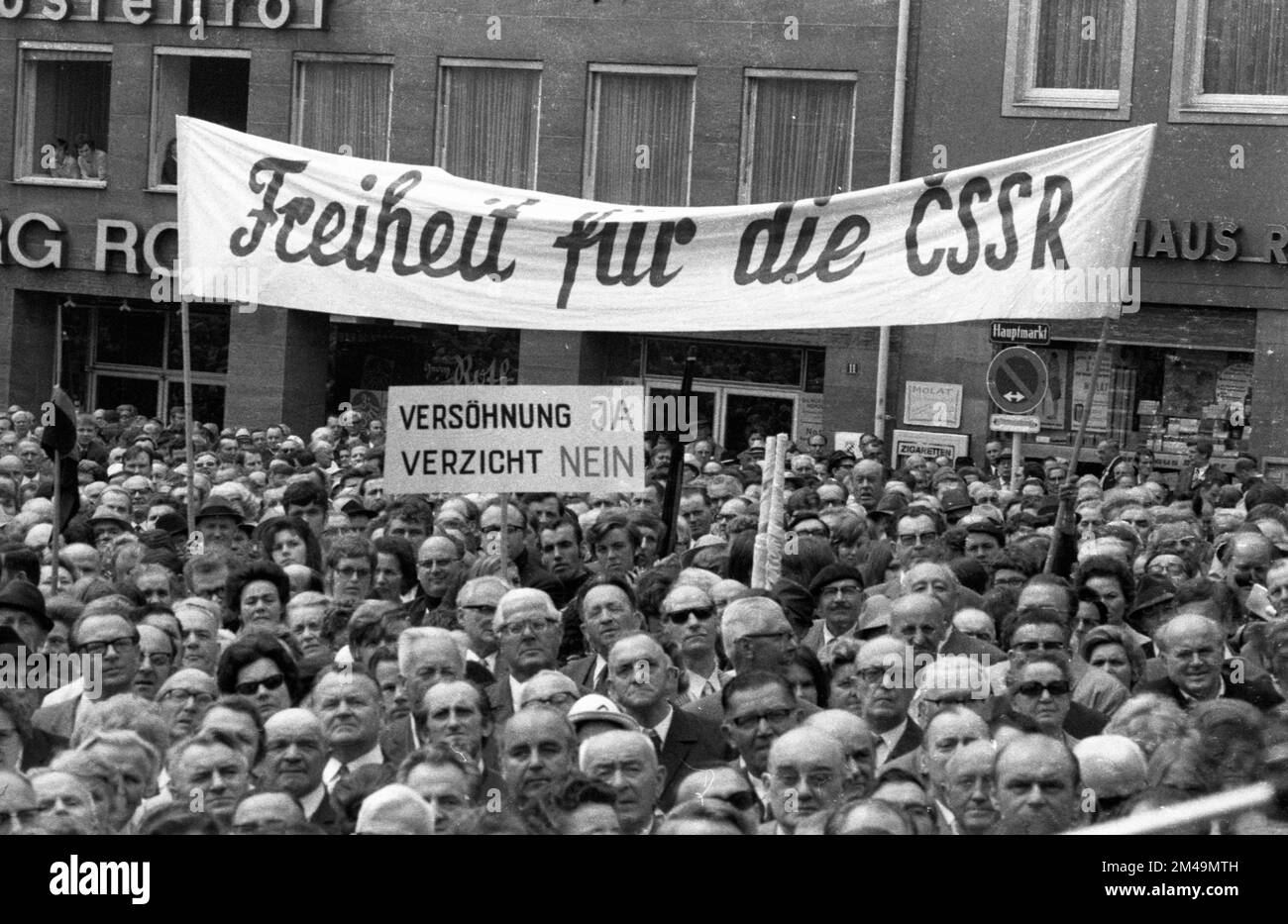 The Sudeten German Day, here in Nuremberg on 1. 6. 1971, was a mixture ...