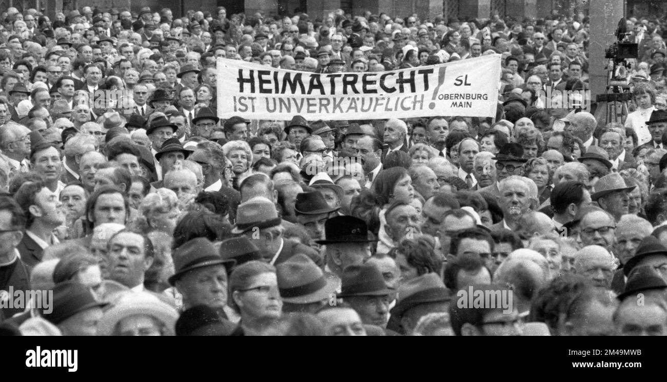 The Sudeten German Day, here in Nuremberg on 1. 6. 1971, was a mixture ...