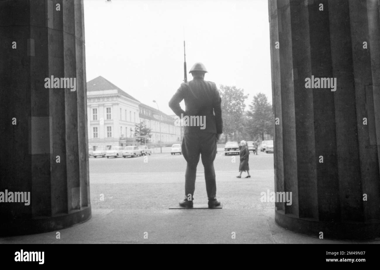 The picture was taken between 1965 and 1971 and shows a photographic ...