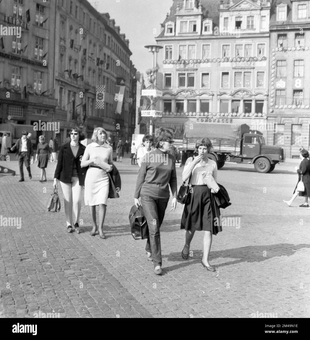 The picture was taken between 1965 and 1971 and shows a photographic ...