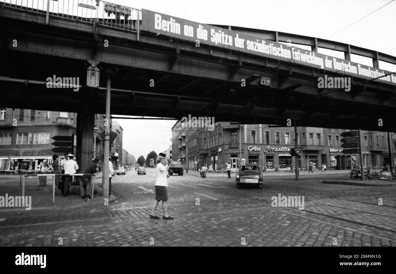 The picture was taken between 1965 and 1971 and shows a photographic ...