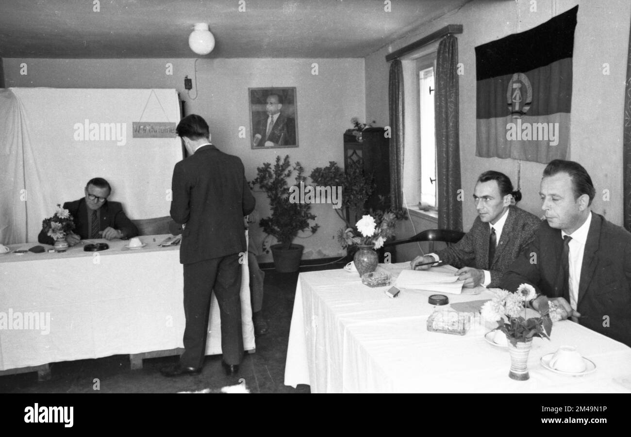 The picture was taken in the years 1965 to 1971 and shows a ...