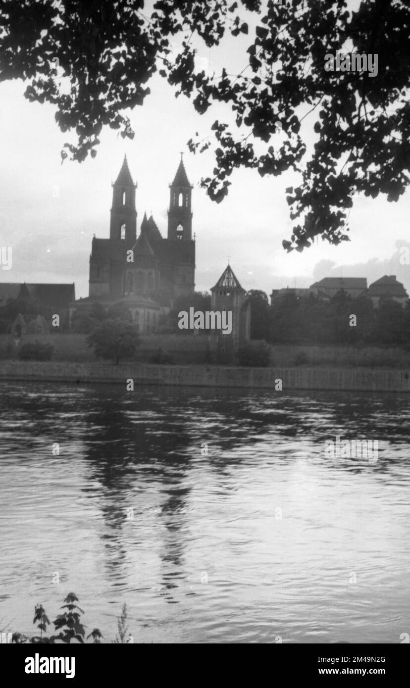 The picture was taken between 1965 and 1971 and shows a photographic ...