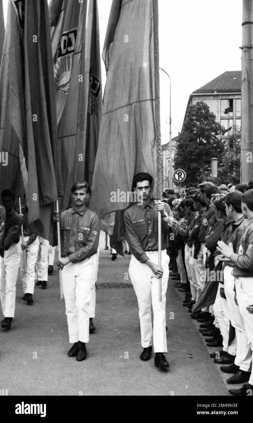 The picture was taken between 1965 and 1971 and shows a photographic ...