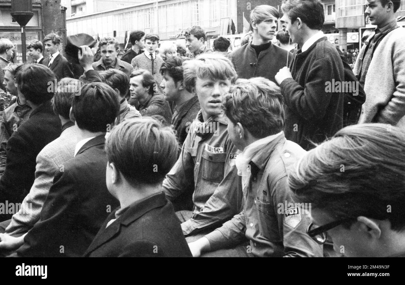 The picture was taken in the years 1965 to 1971 and shows a ...
