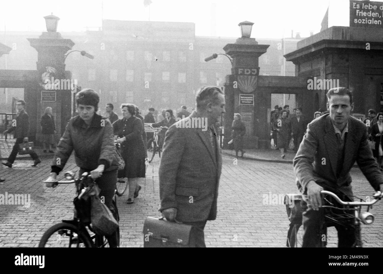 The picture was taken between 1965 and 1971 and shows a photographic ...