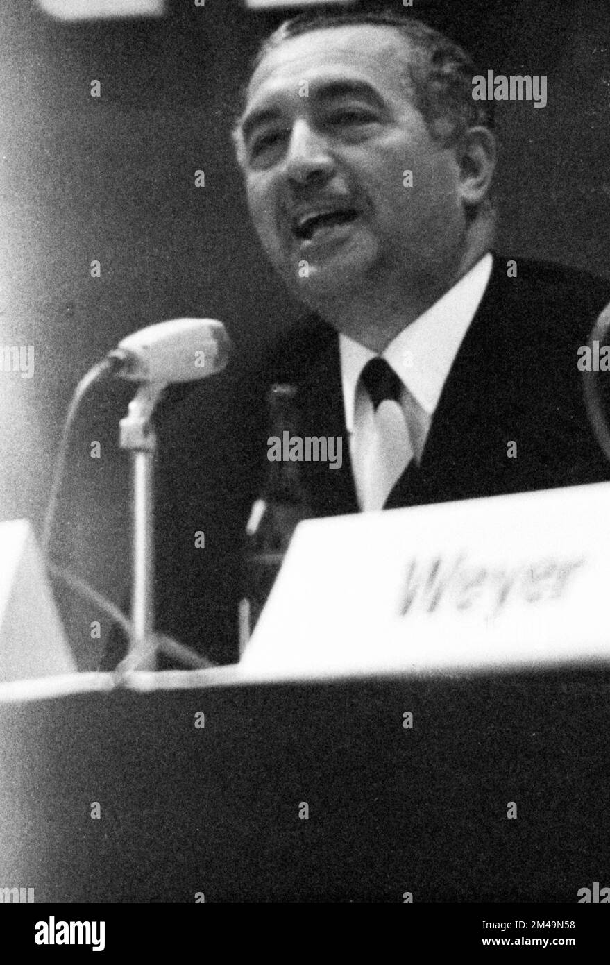 Leading politicians of the FDP in the 1966 federal election campaign in ...