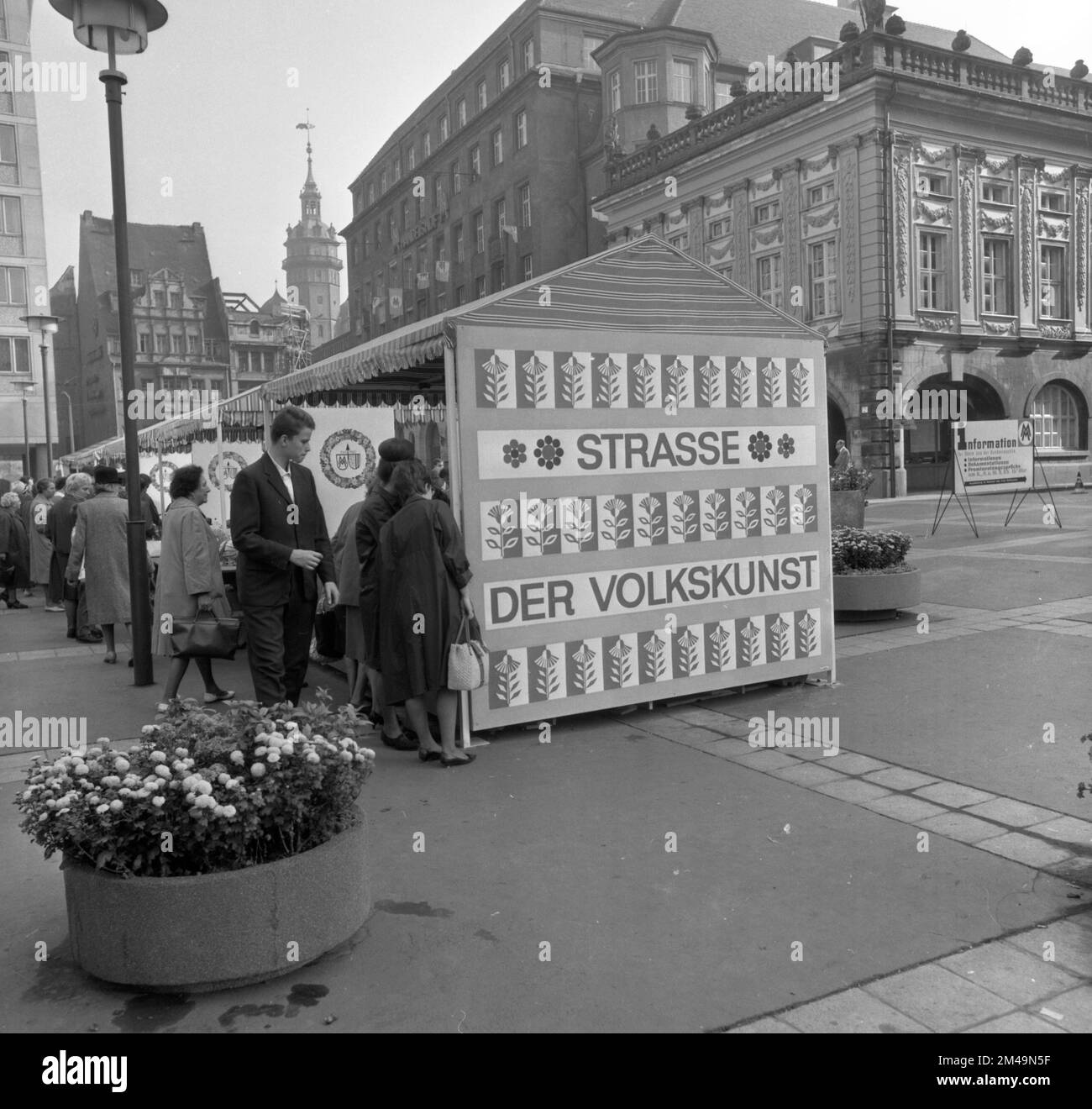 The picture was taken between 1965 and 1971 and shows a photographic ...