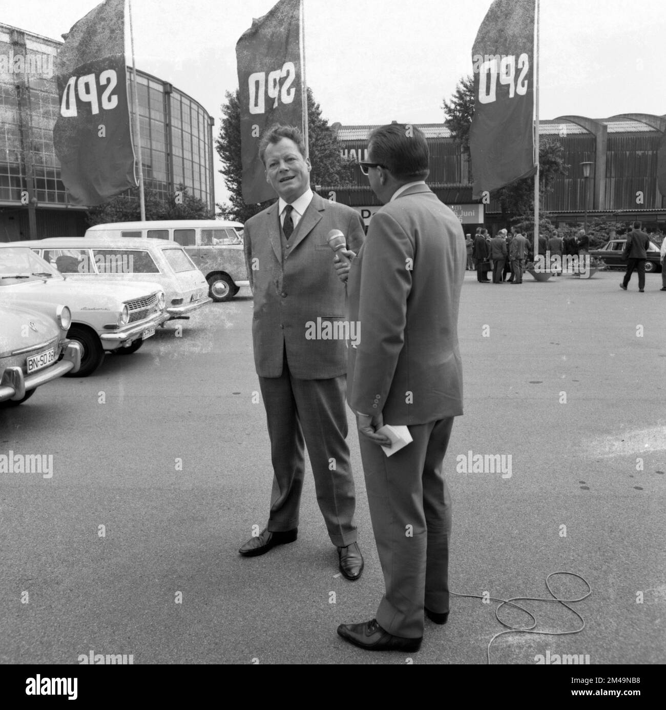 The SPD party congress of 1-5-6. 1966 in the Dortmund Westfalenhalle ...