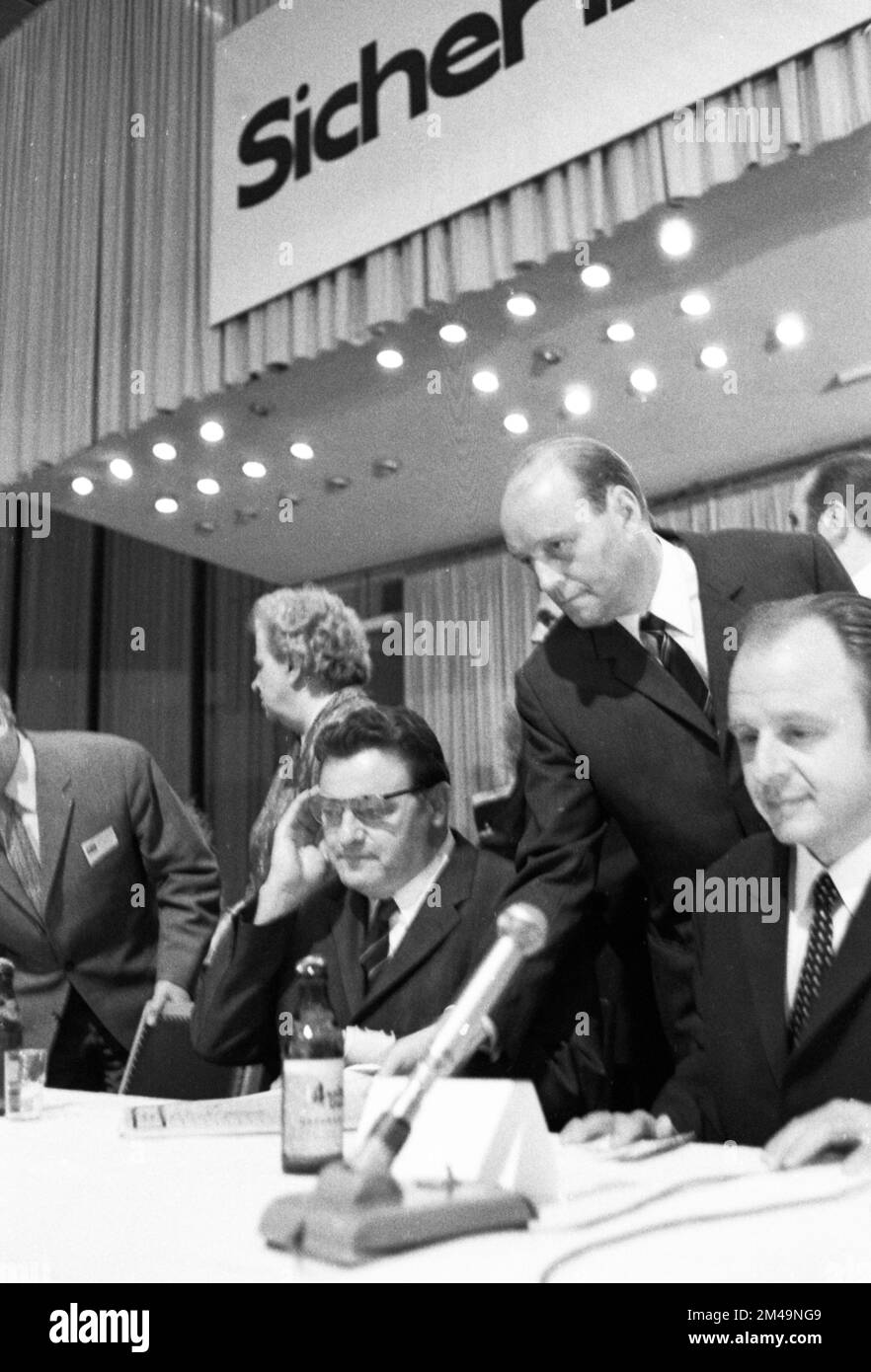 The head of the CSU, F. J. Strauss, also came to the Gruga in Essen ...