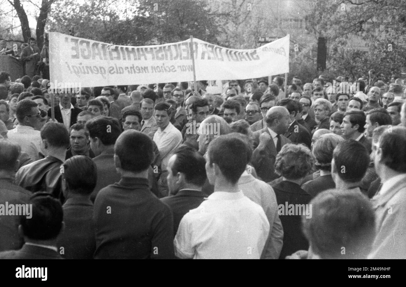 The German Federation of Trade Unions (DGB) demonstrated in 1966 ...