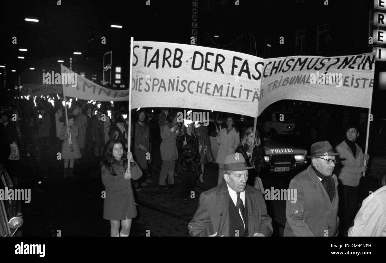 Cologne leftists demonstrated against neo-Nazis and international ...