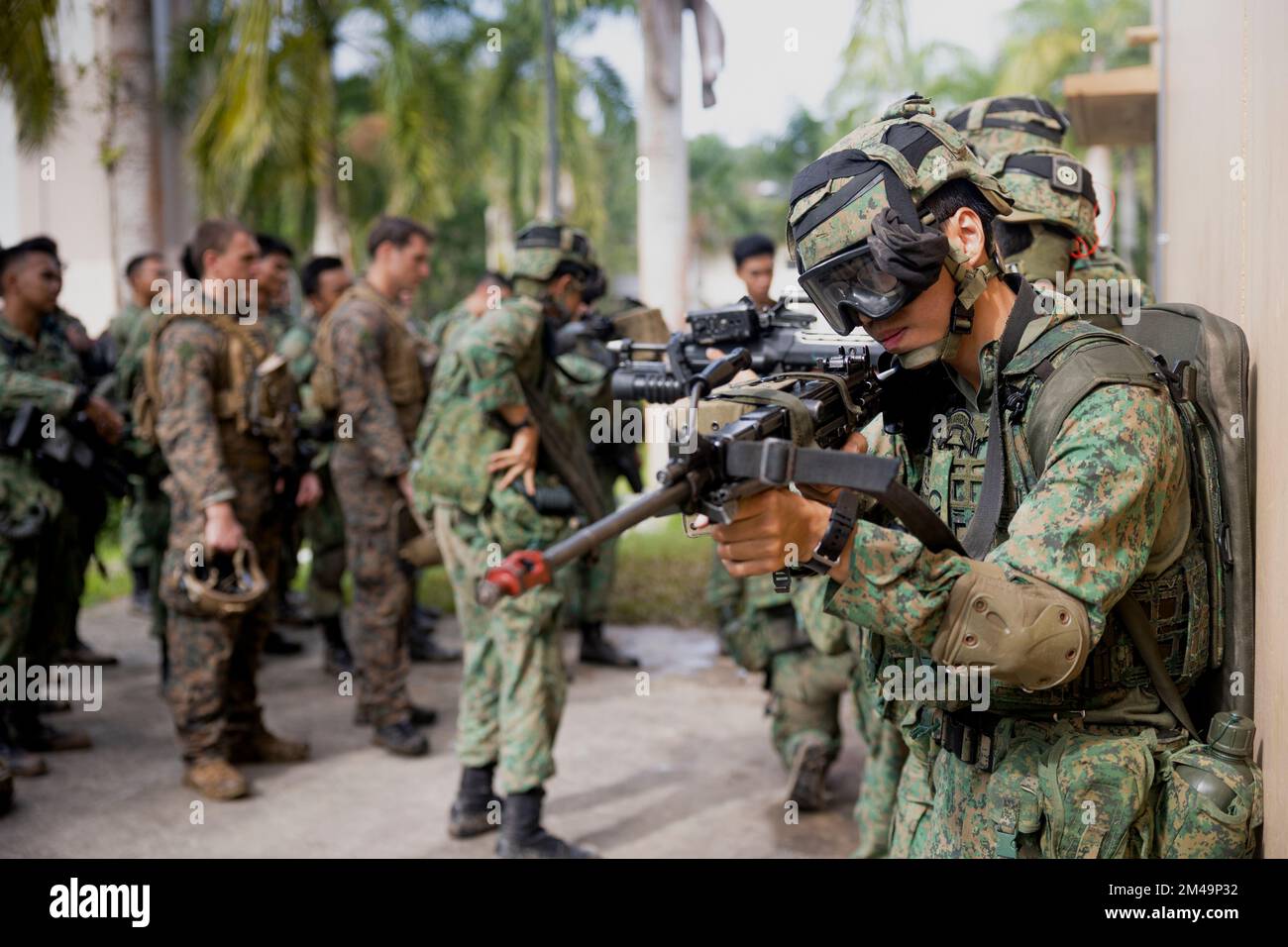 Singapore Army soldiers with Charlie Company, 3rd Battalion Singapore ...