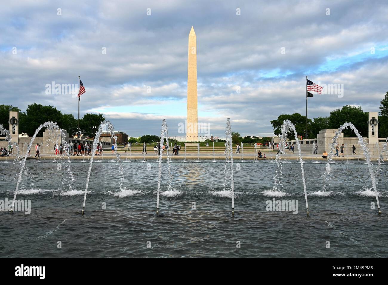 World War II Memorial and Washington Monument on the National Mall ...