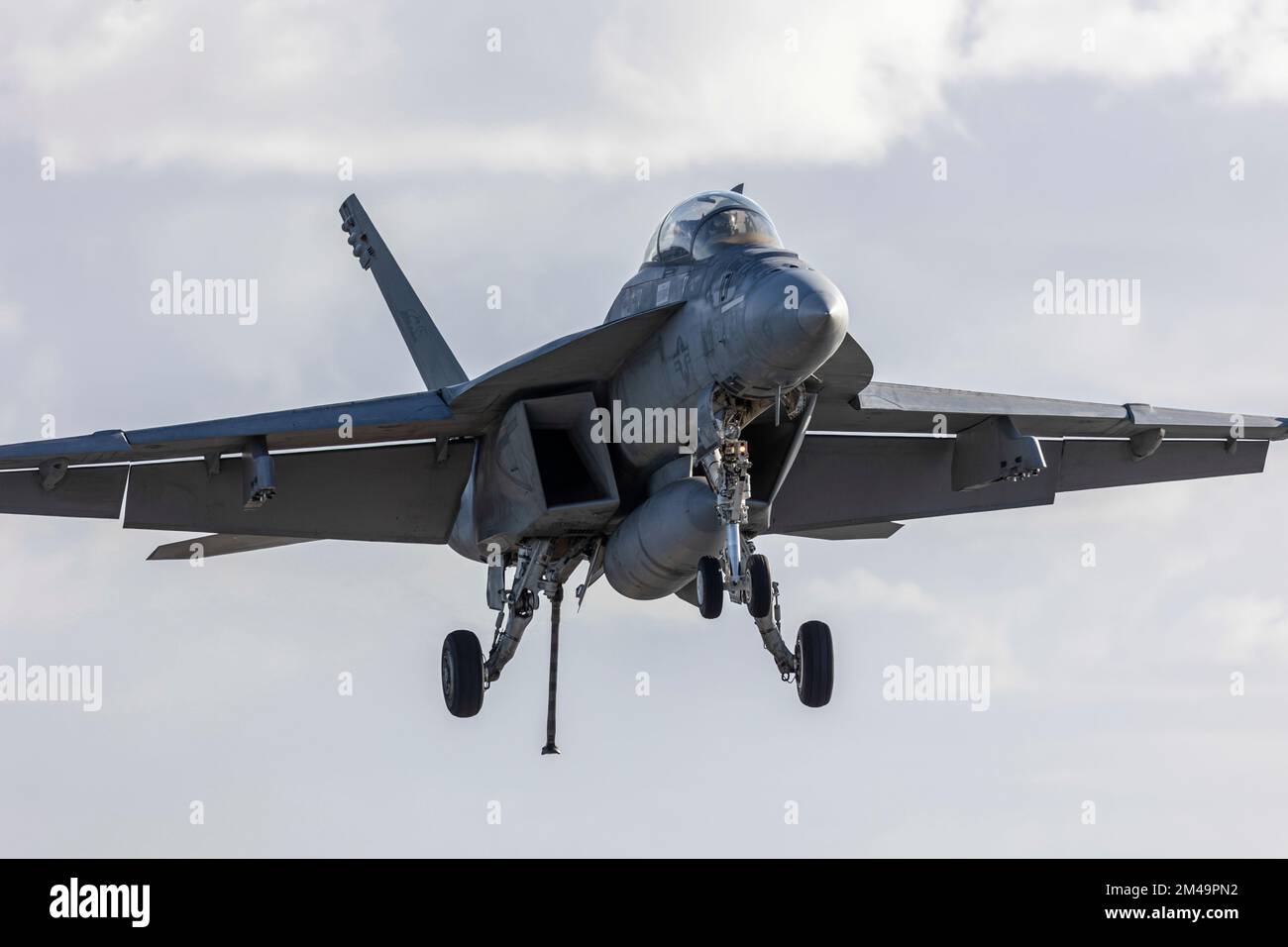 An F/A-18E, assigned to Strike Fighter Squadron (VFA) 122, prepares to ...