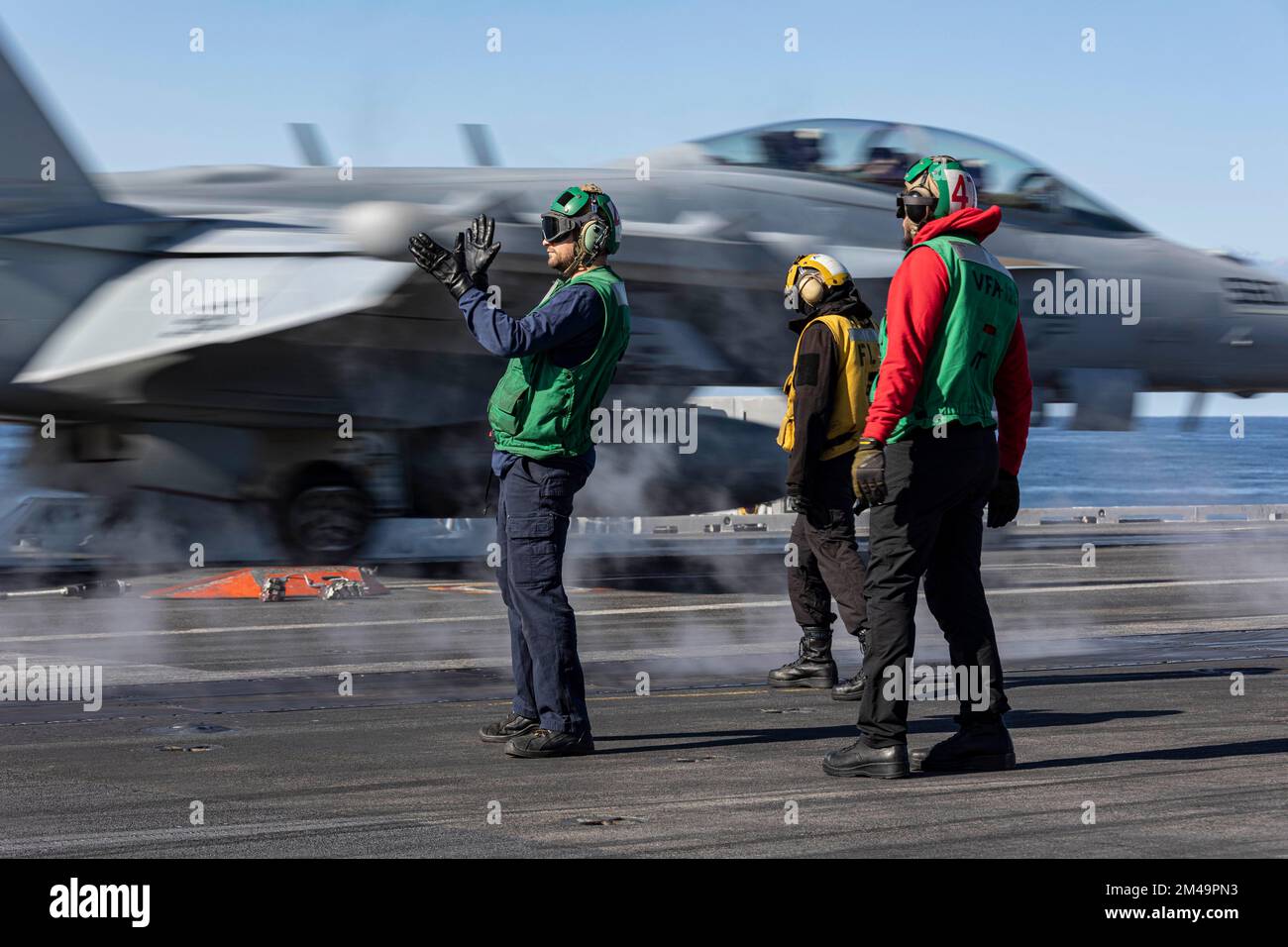 Sailors observe as an EA-18G Growler, assigned to Electronic Attack ...