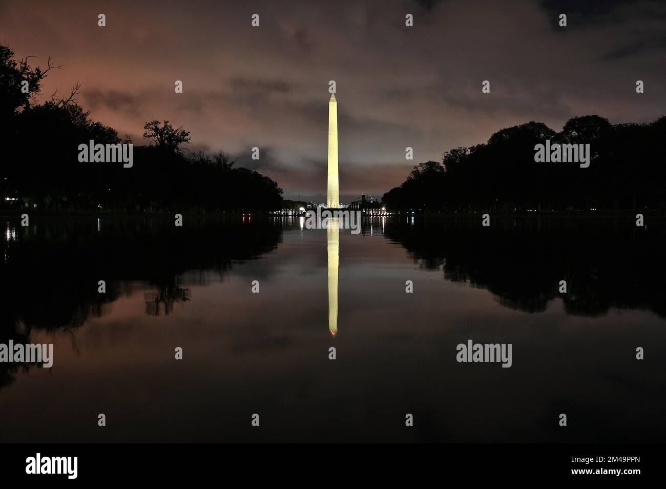 Washington Monument and Reflecting Pool on the National Mall at night ...
