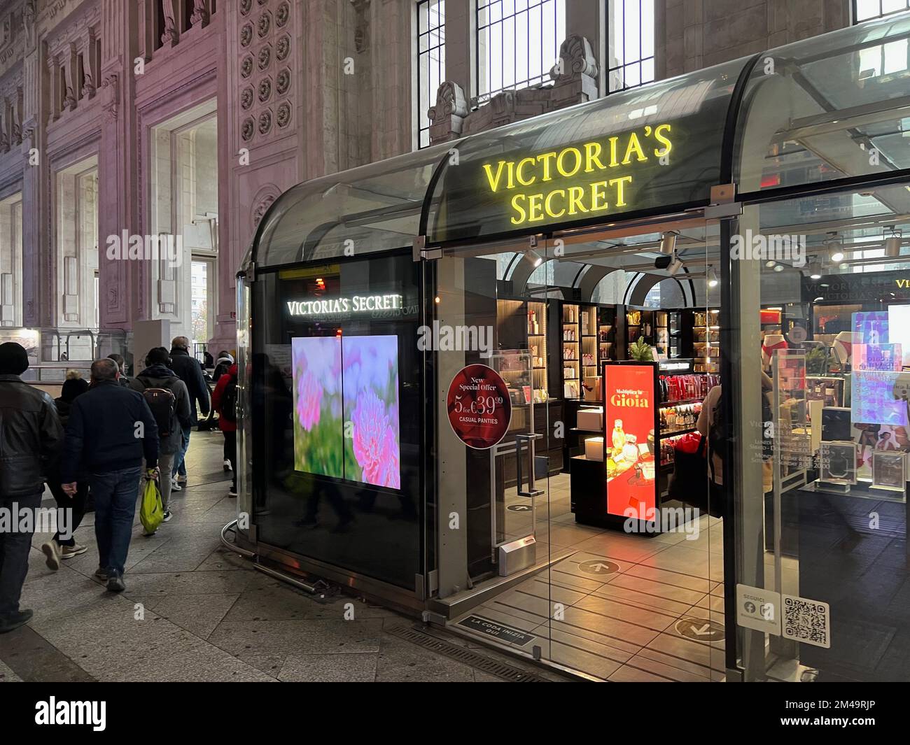 Victoria’s secret 2022 hi-res stock photography and images - Alamy