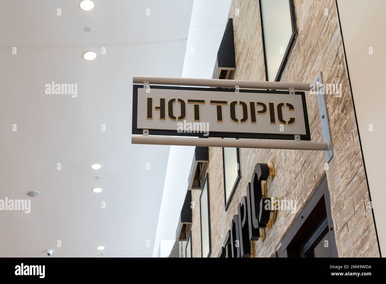 Hot topic store interior hi-res stock photography and images - Alamy