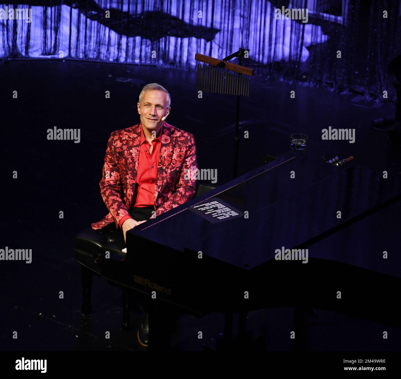 December 19, 2022, Virginia Beach, Virginia, USA: JIM BRICKMAN brings a ...