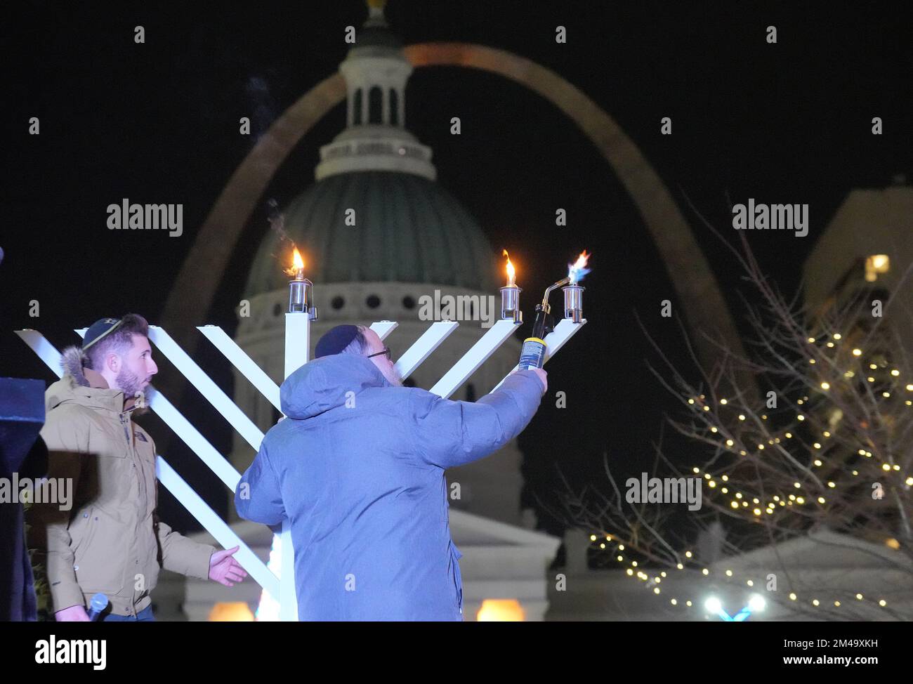 St. Louis, United States. 19th Dec, 2022. Rabbi Levi Landa lights a ...