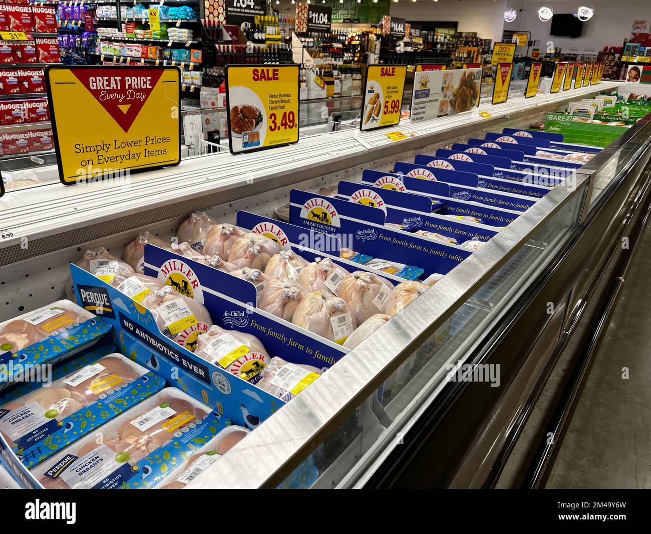 Bunker freezer with chicken products at a Mariano's store in the ...