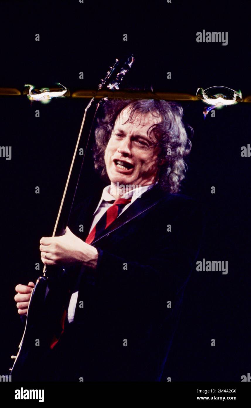 Angus young 2000 hi-res stock photography and images - Alamy