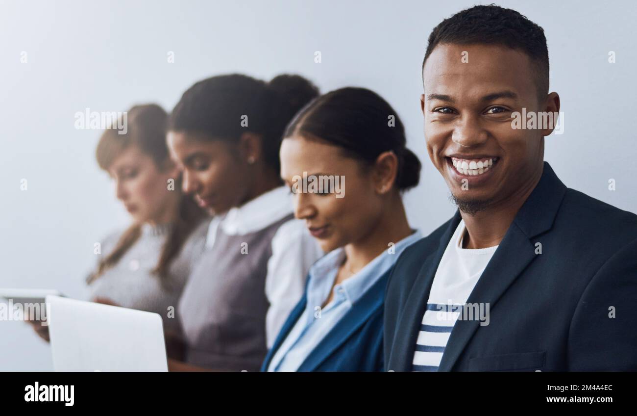 Man men male female line queue waiting hi-res stock photography and ...