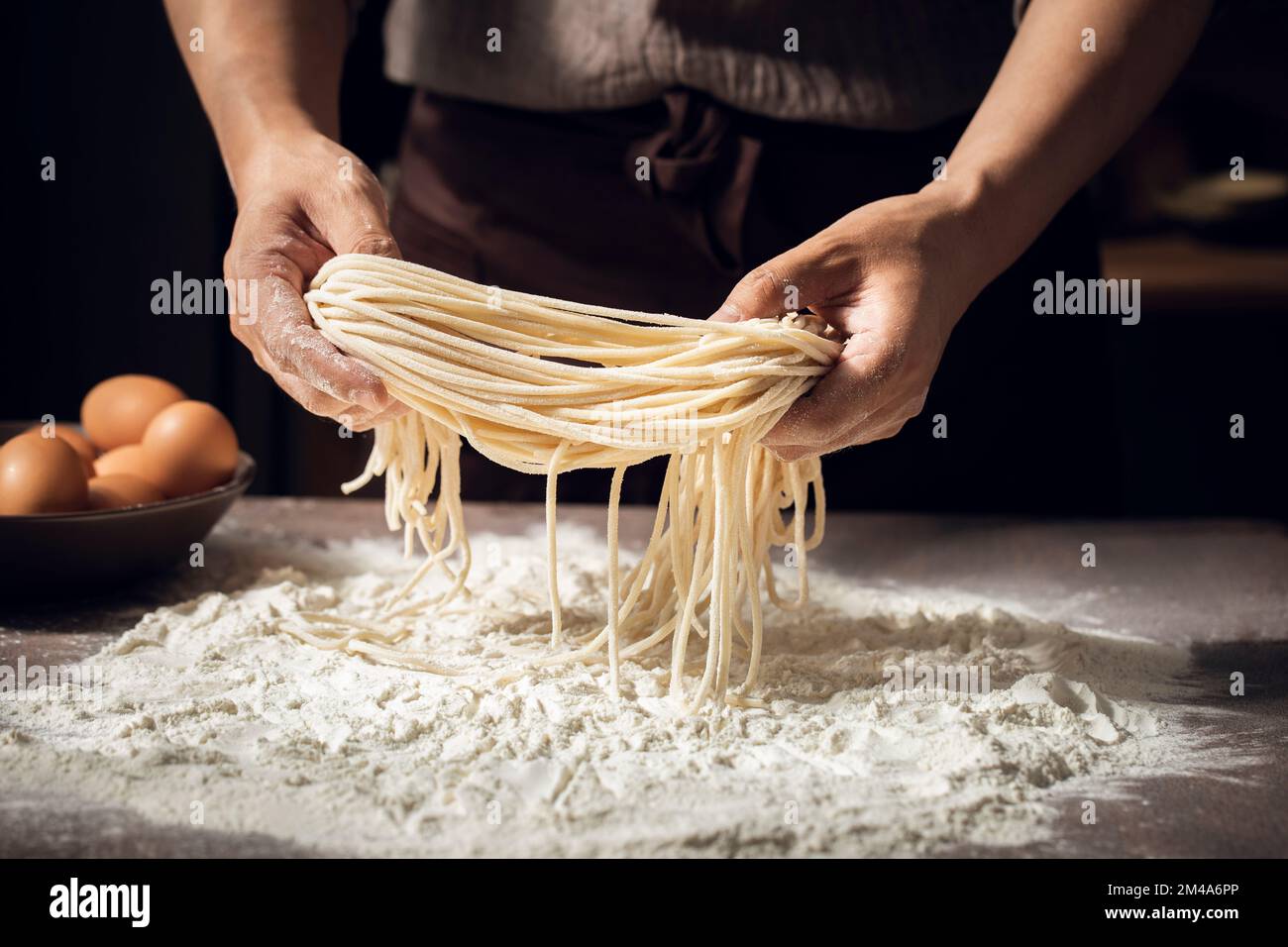 Chinese chef noodles hi-res stock photography and images - Alamy