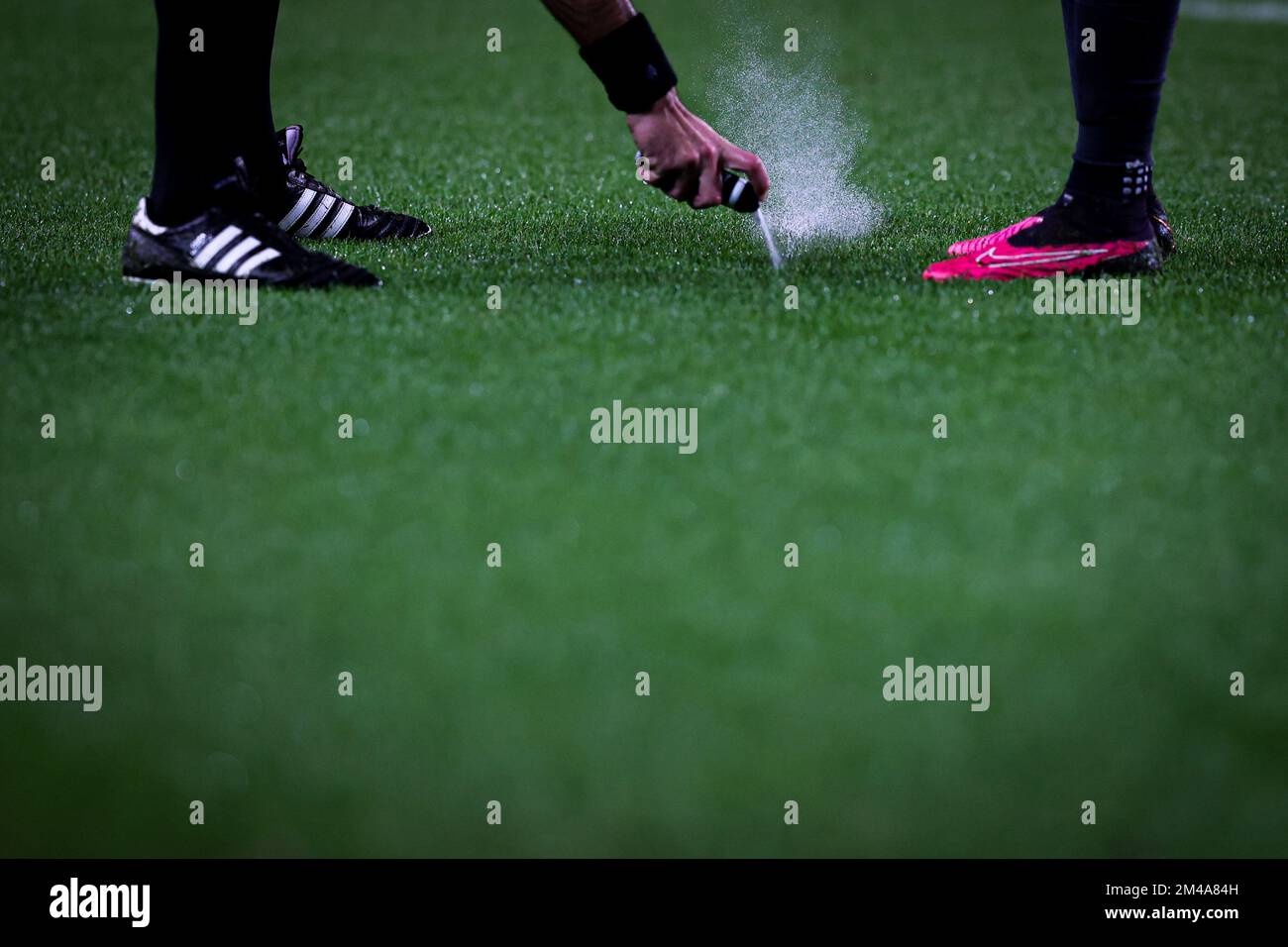 Referee makes a line on the turf with the spray foam during the Allianz ...