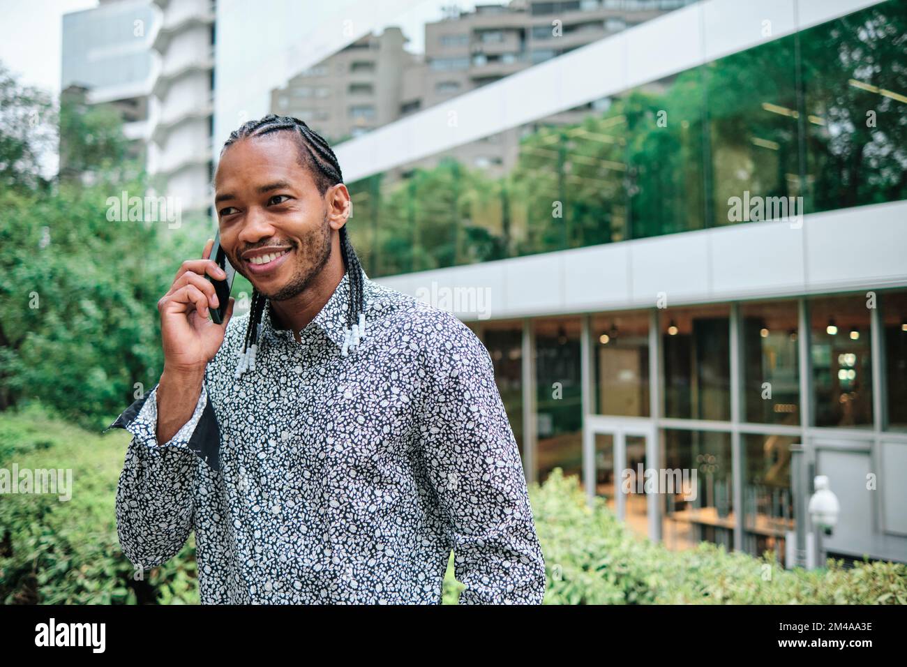 Male african employee hi-res stock photography and images - Alamy